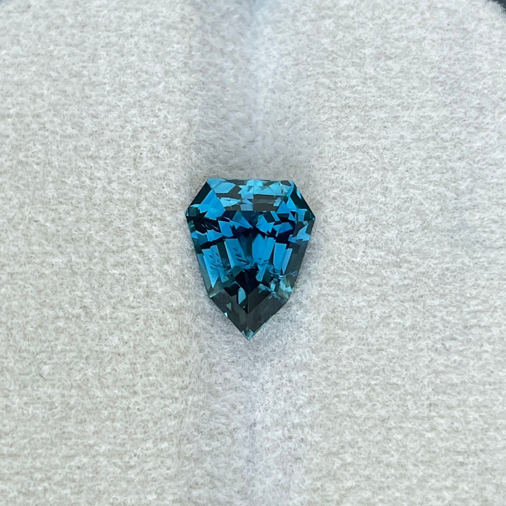 ティールサファイアについて学ぶ – 起源、意味、購入ガイド | Nash Gems