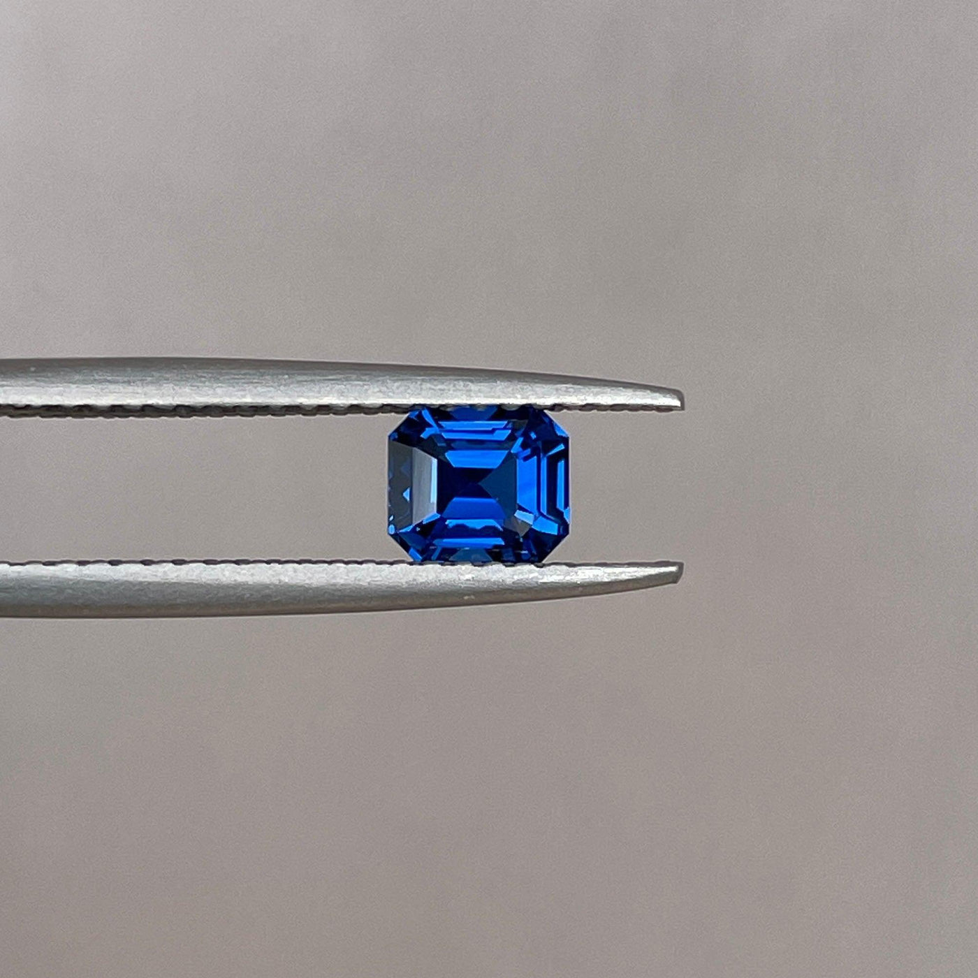 Blue Sapphire Meaning, Benefits & Price Guide | NASHGEMS